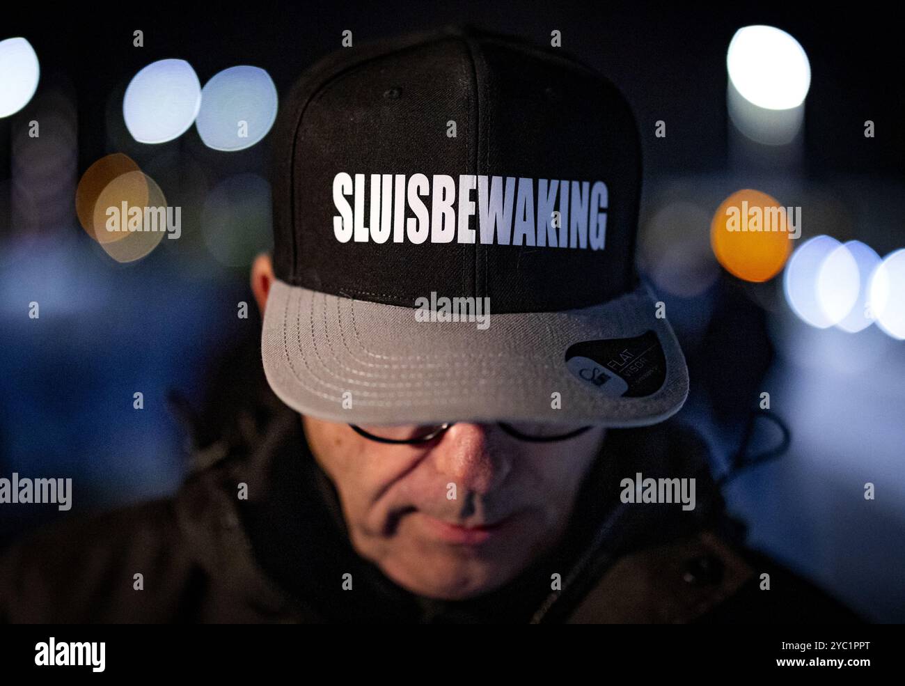 IJMUIDEN - Opponents at the Sea Lock for an action by Extinction ...