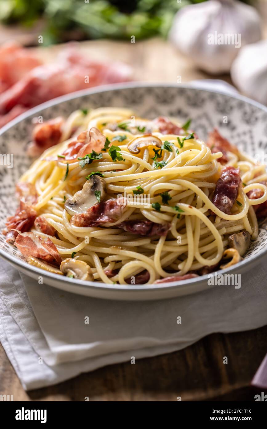 Traditional Italian spaghetti with prosciutto, mushrooms and parmesan ...