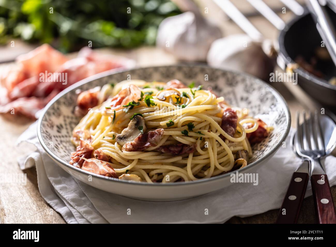 Traditional Italian spaghetti with prosciutto, mushrooms and parmesan ...
