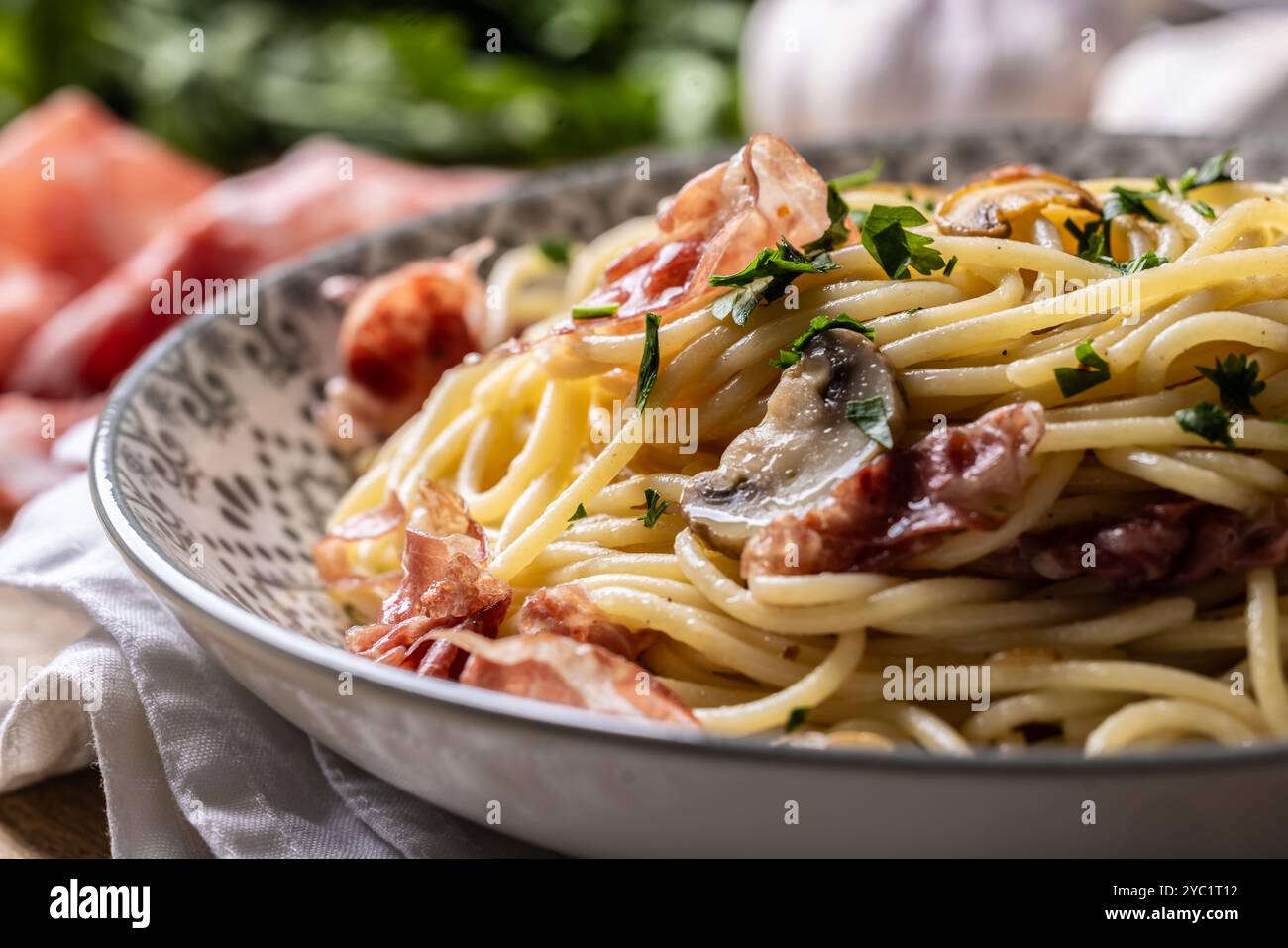 Traditional Italian spaghetti with prosciutto, mushrooms and parmesan ...