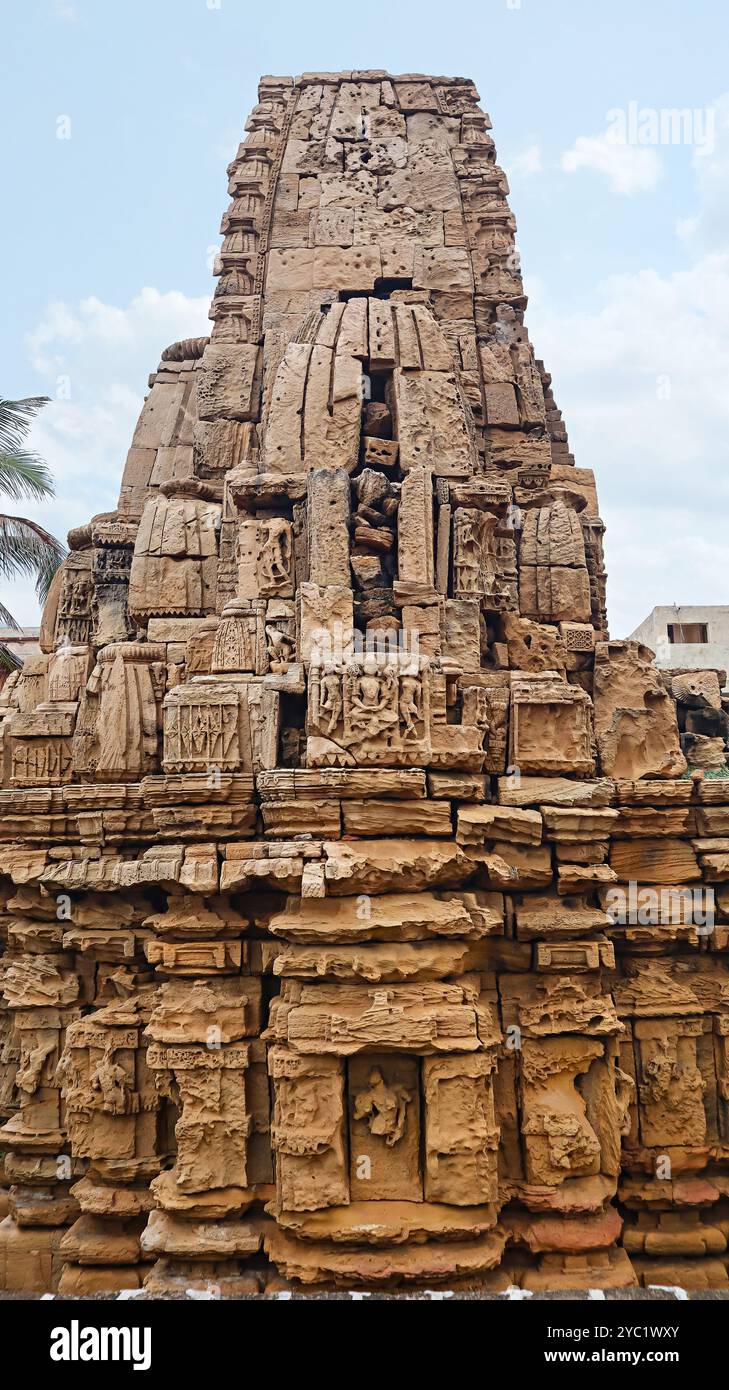 View of the ruined shikhara of the ancient Mahadev Temple, Madhavpur ...