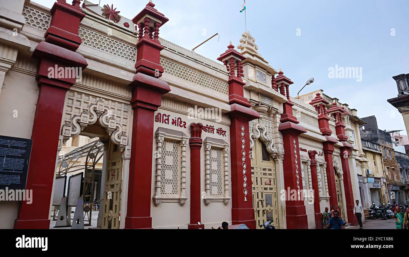 Front view of Kirti Mandir, the birthplace of Mahatma Gandhi, Porbandar ...