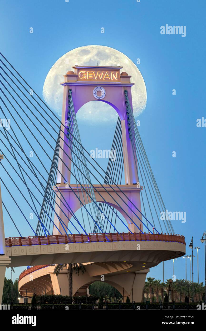 Gewan bridge in the entrance of Pearl Qatar and Gewan island Doha Stock ...