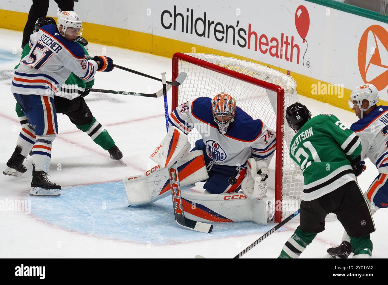 Dallas, United States. 19th Oct, 2024. Goalkeeper Stuart Skinner #74 of ...