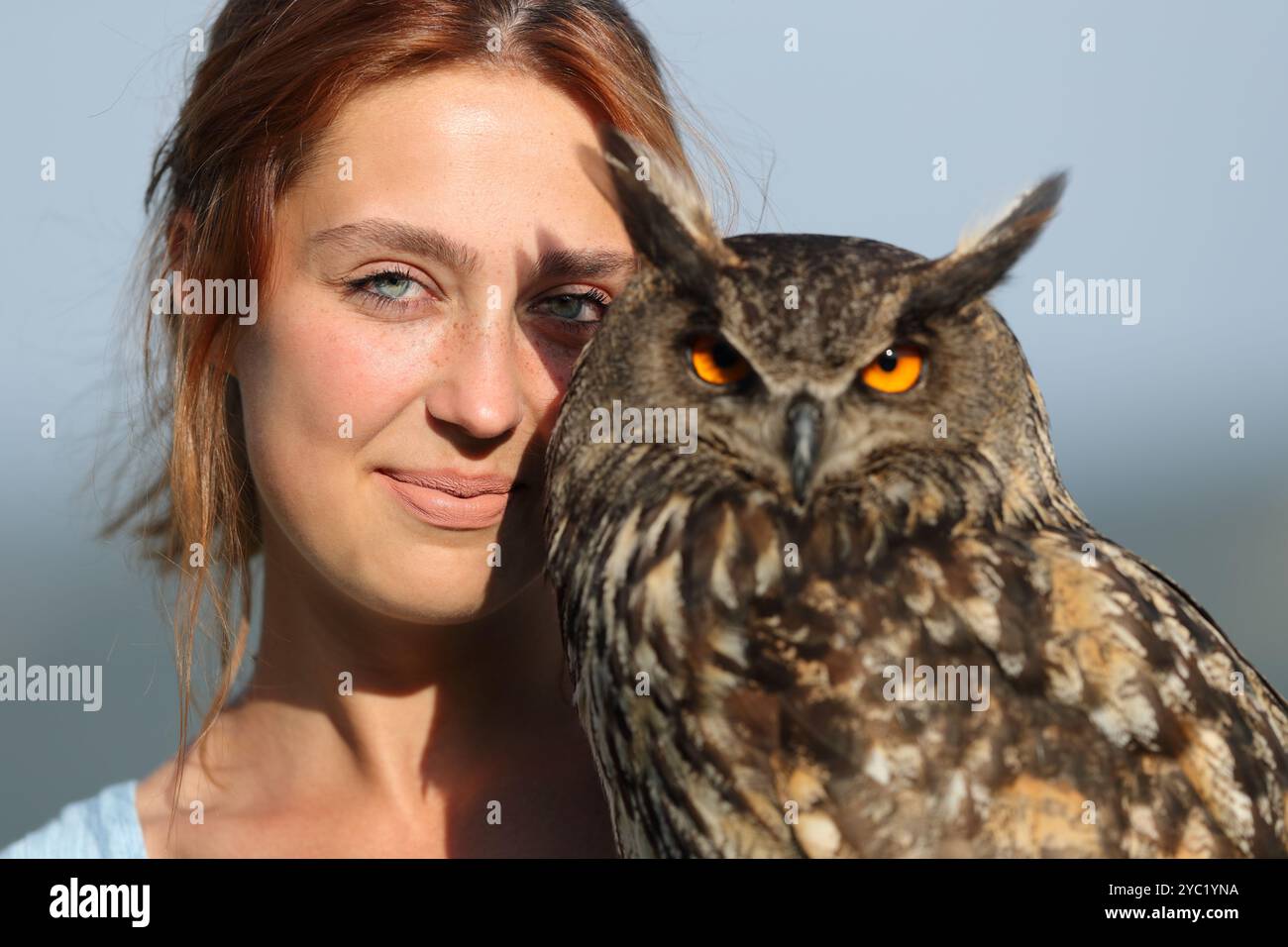 Professional falconer hi-res stock photography and images - Alamy