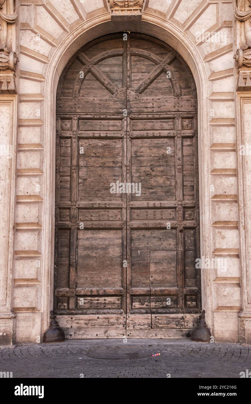 Facade historic building big door hi-res stock photography and images ...
