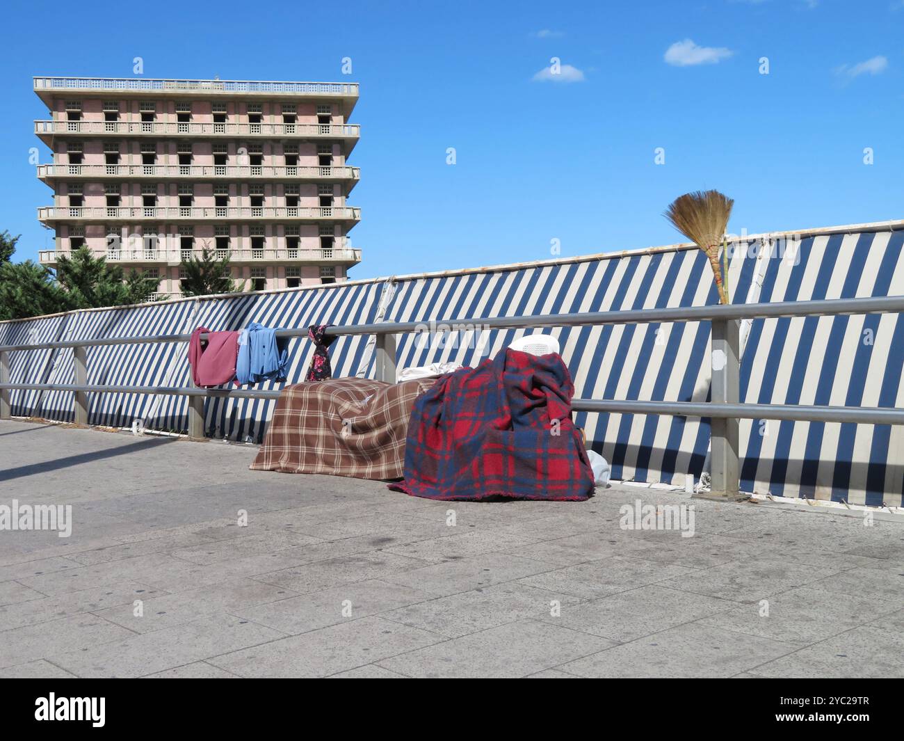 Lebanon dahye displaced families beirut war israeli bombing is hi-res ...