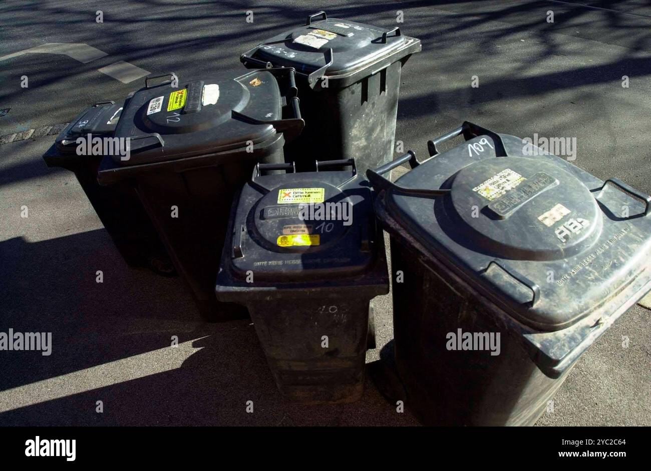 a residual waste trash can for waste separation and recycling residual ...