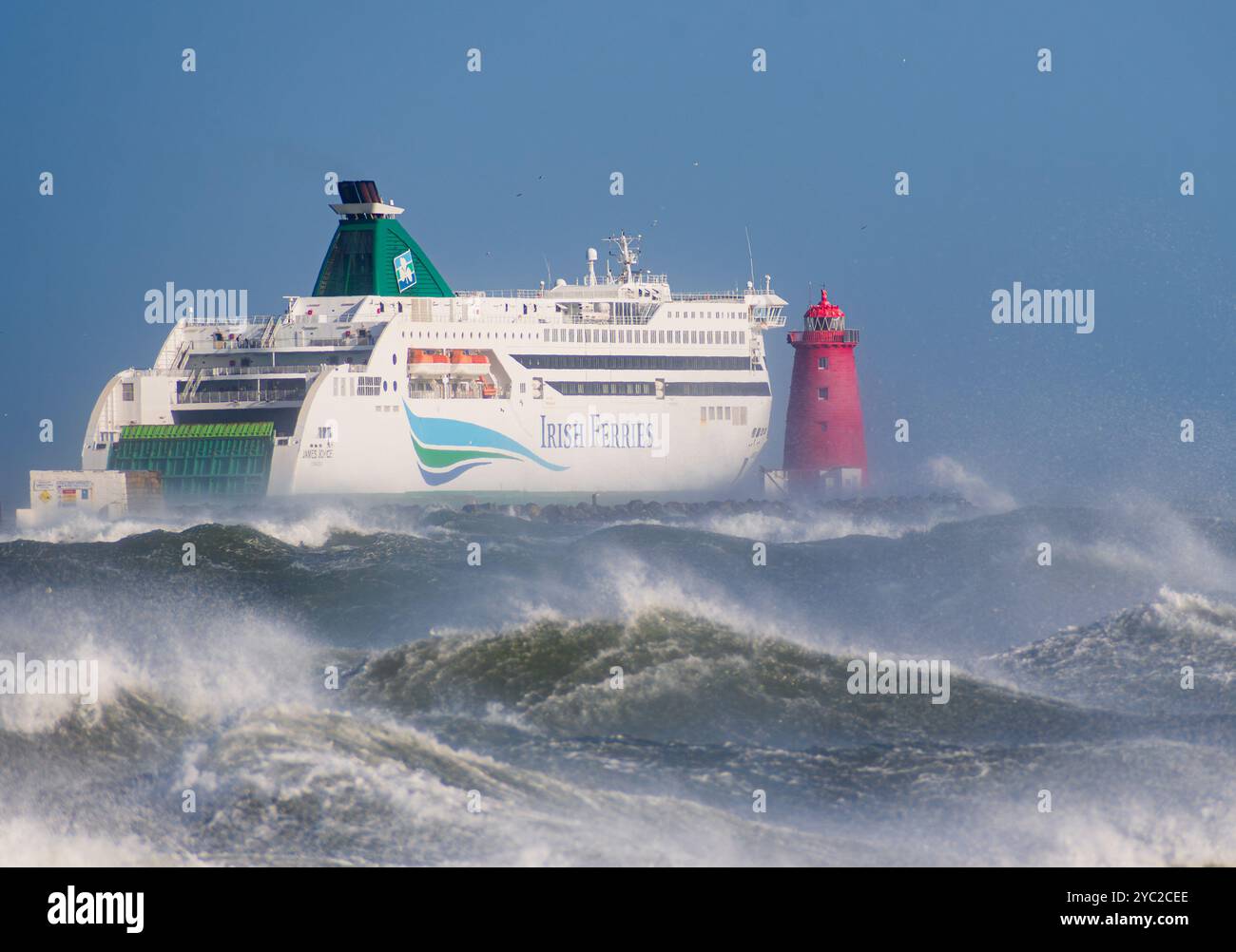 Irish Ferries' MV Ulysses passing by Poolbeg Lighthouse and the Great ...