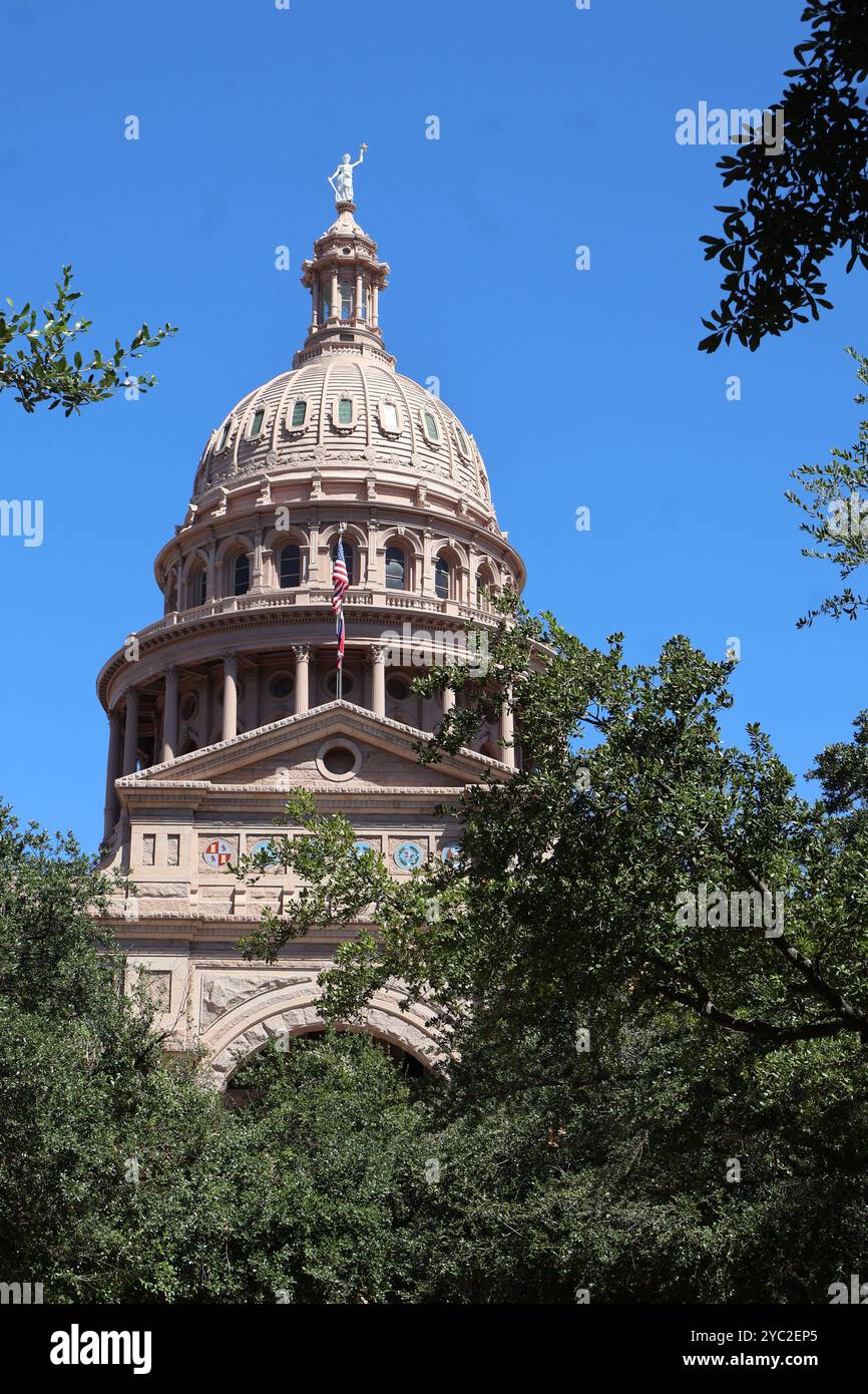 Dome columns hi-res stock photography and images - Alamy