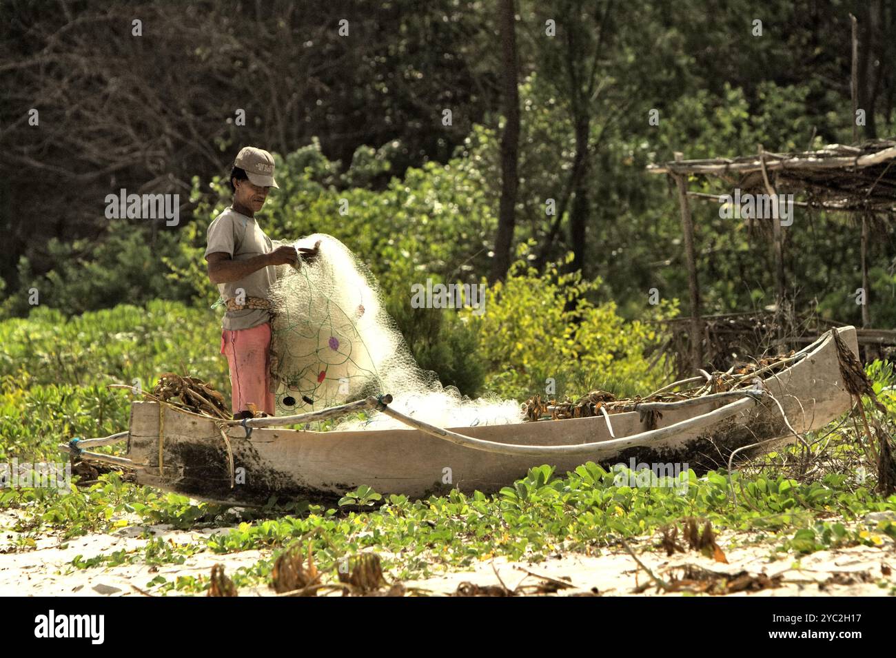 Artisanal fishing hi-res stock photography and images - Alamy