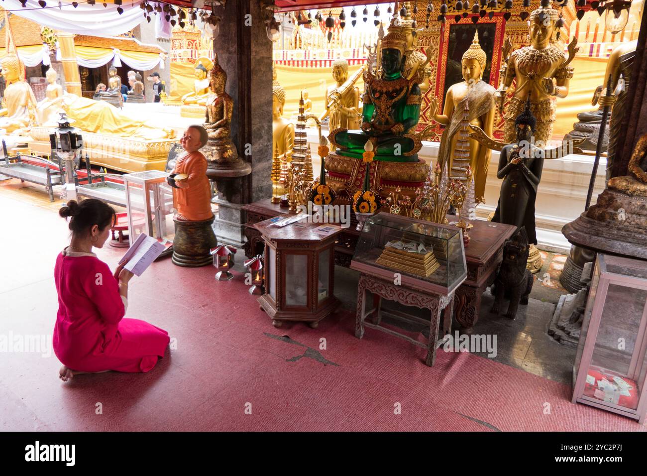 Thai woman praying at Doi Suthep, Buddhist temple near Chiang Mai ...