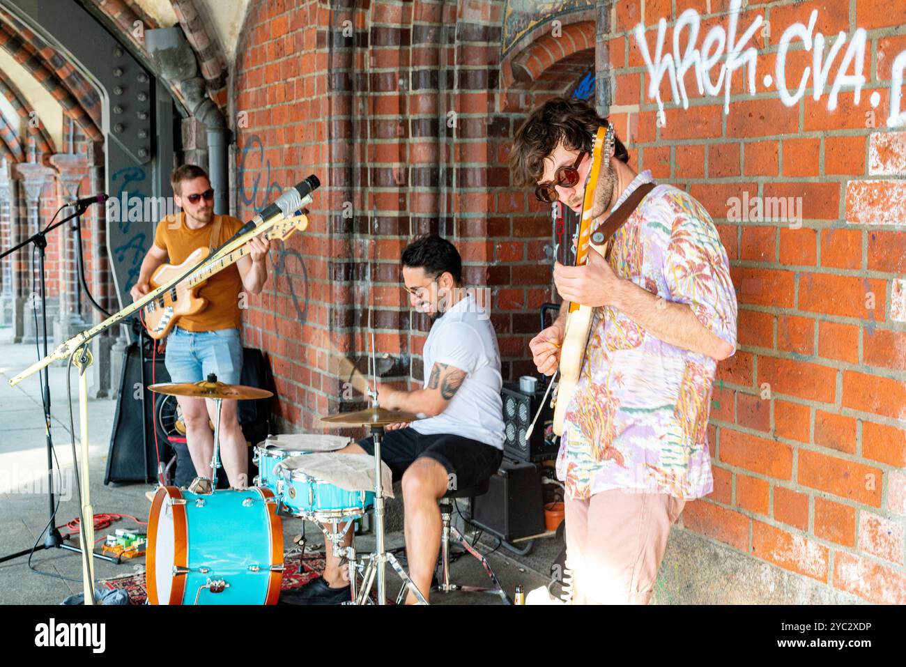 Band weise hi-res stock photography and images - Alamy