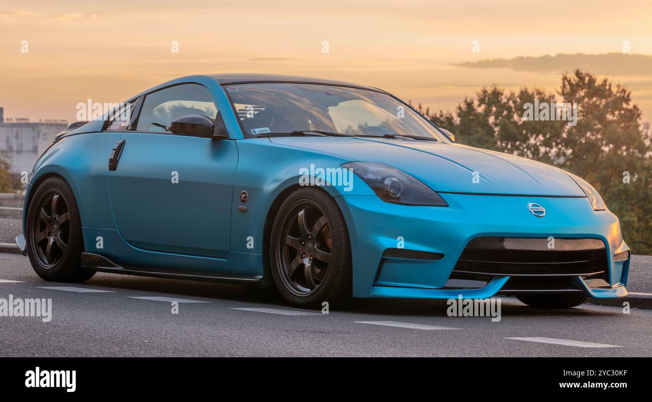 Nissan 350Z legendary sports car Stock Photo - Alamy