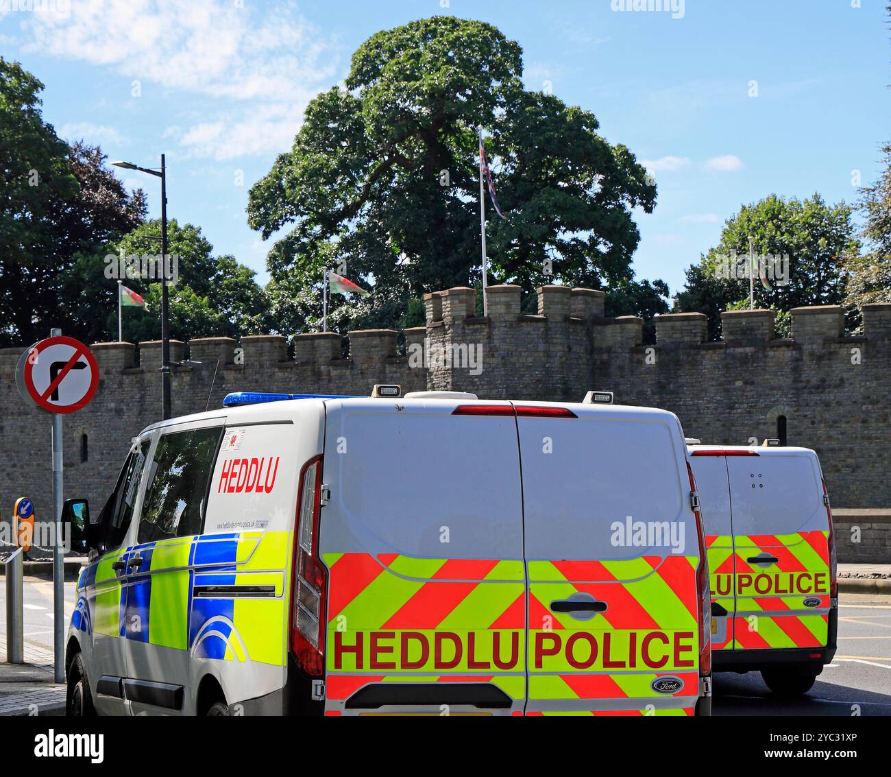 South Wales police transit van - heddlu de cymru, UK. Taken October ...