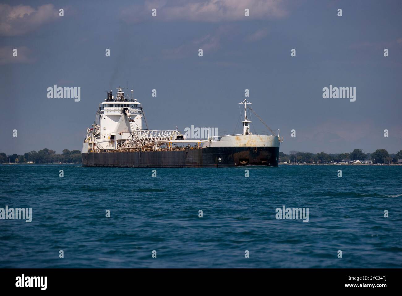 Large great lakes freighter hi-res stock photography and images - Alamy