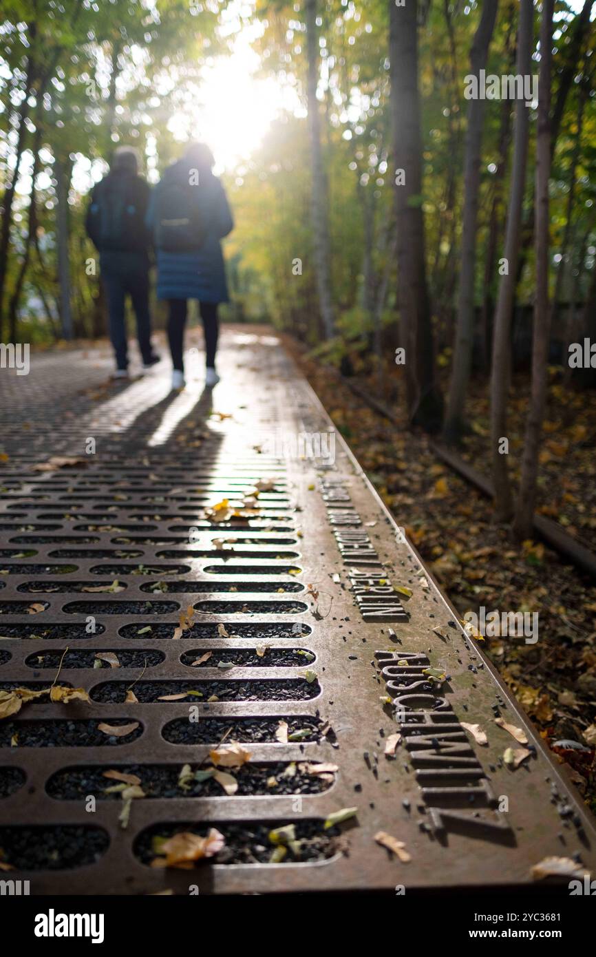 Mahnmal Gleis 17 zur Erinnerung an die Deportation von Juden mit der ...