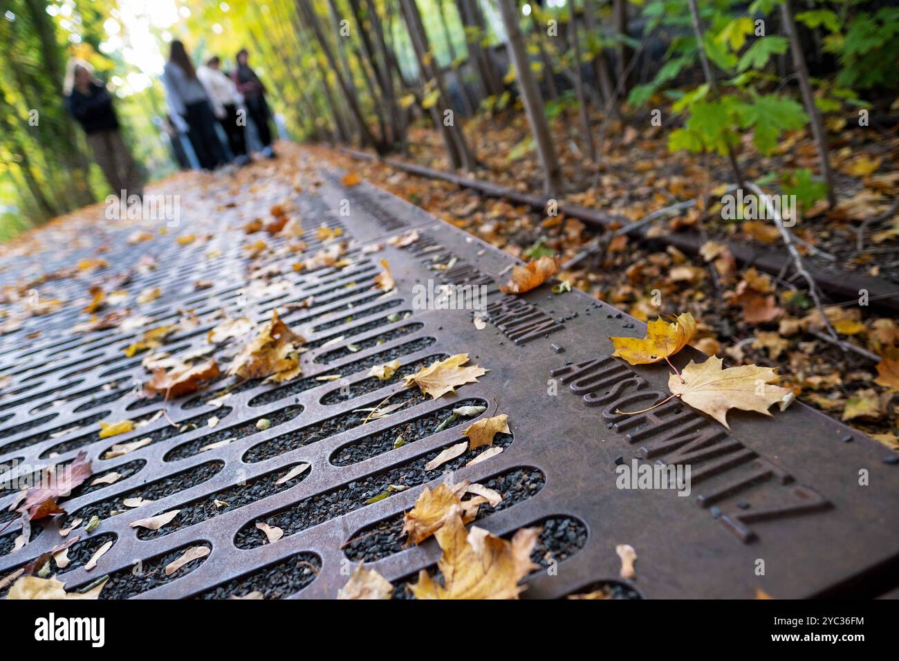 Mahnmal Gleis 17 zur Erinnerung an die Deportation von Juden mit der ...
