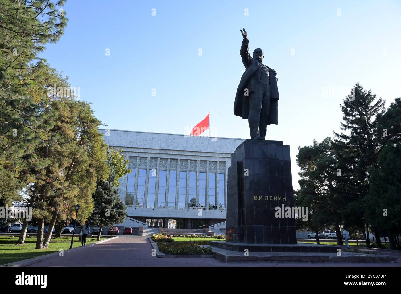 KYRGYZSTAN, capital city Bishkek, W.I. Lenin statue erected in 1984 ...