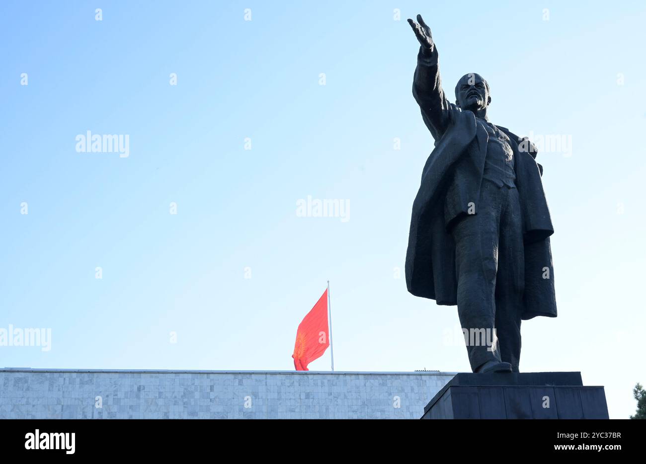 KYRGYZSTAN, capital city Bishkek, W.I. Lenin statue erected in 1984 ...