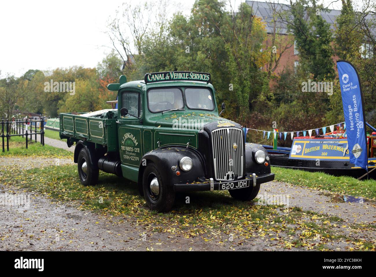 A 1960 Morris lorry Stock Photo - Alamy