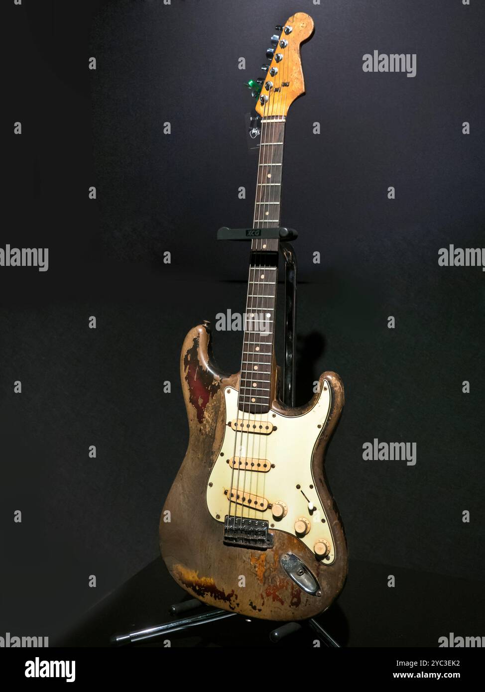 Rory Gallagher's 1961 Fender Stratocaster no. 64351 Stock Photo - Alamy