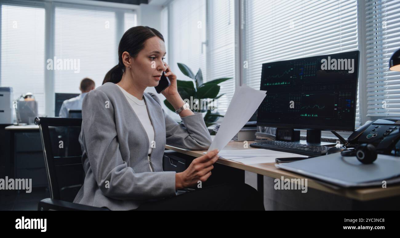 Female financial analyst discusses strategy of project with colleague ...