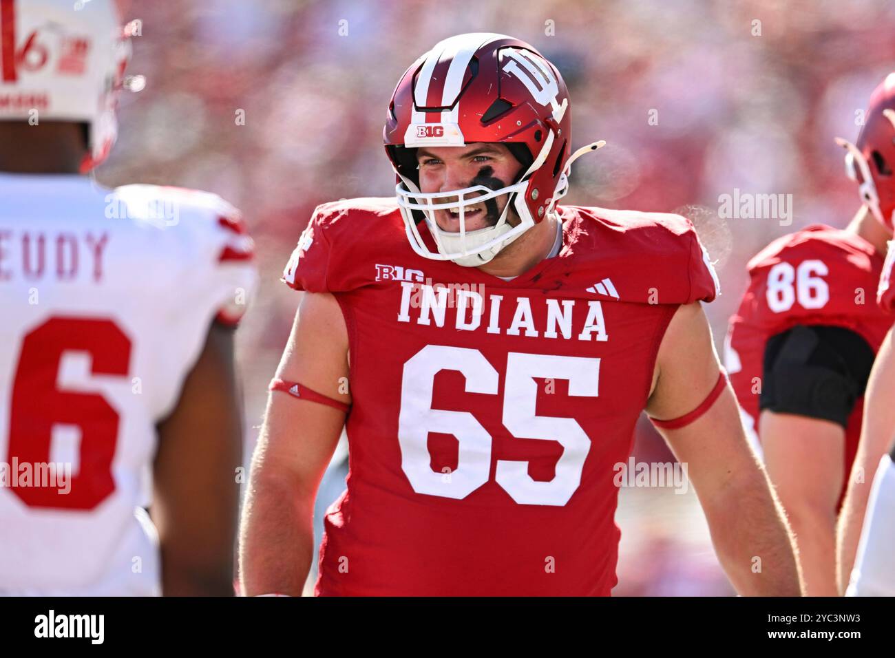 BLOOMINGTON, IN - OCTOBER 19: Indiana Hoosiers OL Carter Smith (65 ...