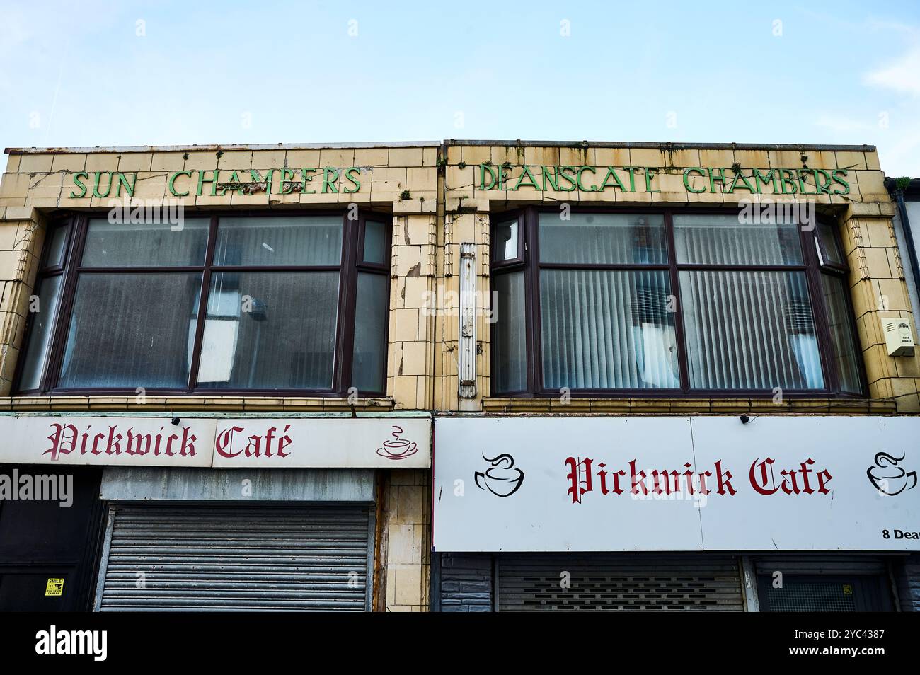 Sun chambers and Deansgate chambers above closed cafe in Blackpool town ...