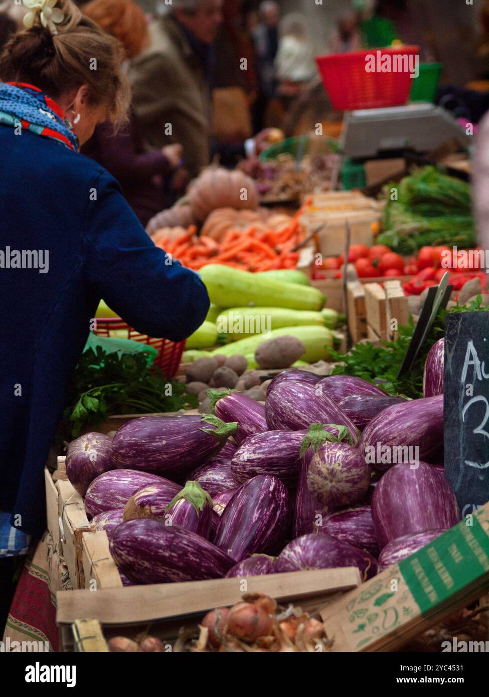 The fresh food market in Uzes, southern France Stock Photo - Alamy
