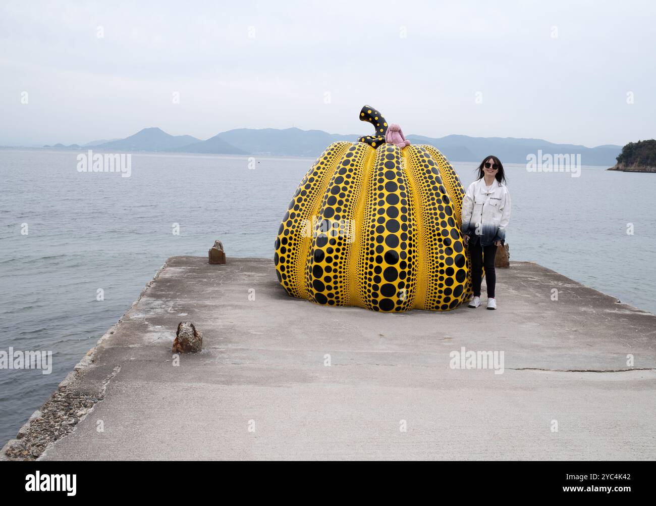 Yayoi Kusamas Pumpkin Sculpture on the island of Naoshima in Japan Stock Photo - Alamy