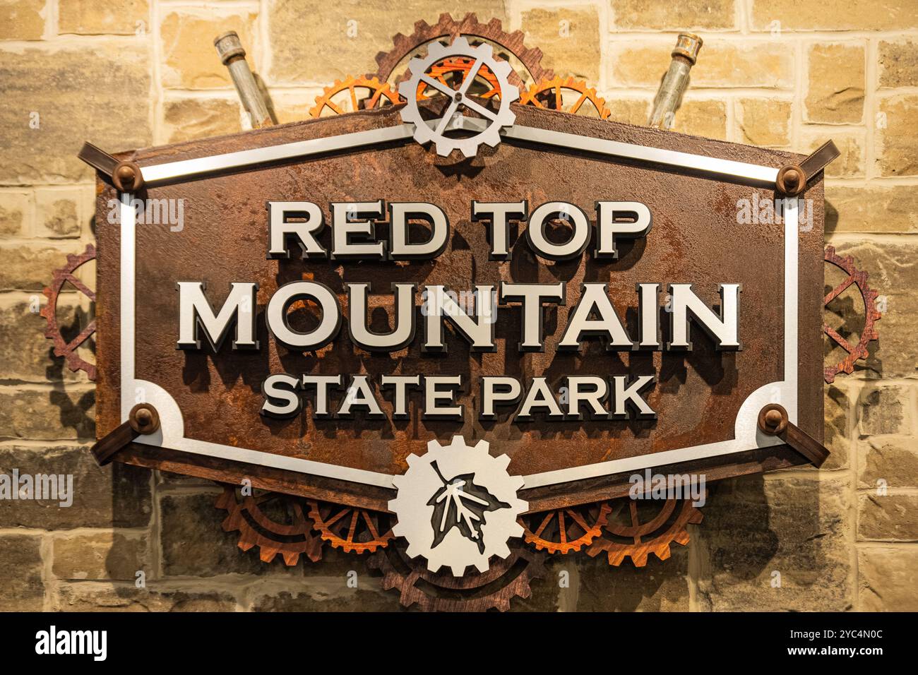 Red top mountain state park signage hi-res stock photography and images ...