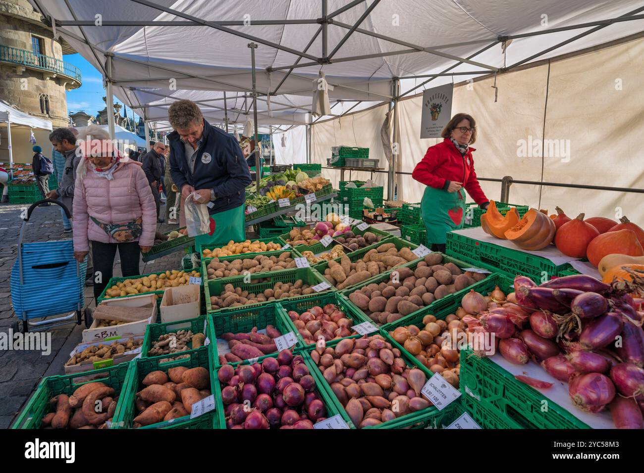 Wochenmarkt lucerne hi-res stock photography and images - Alamy