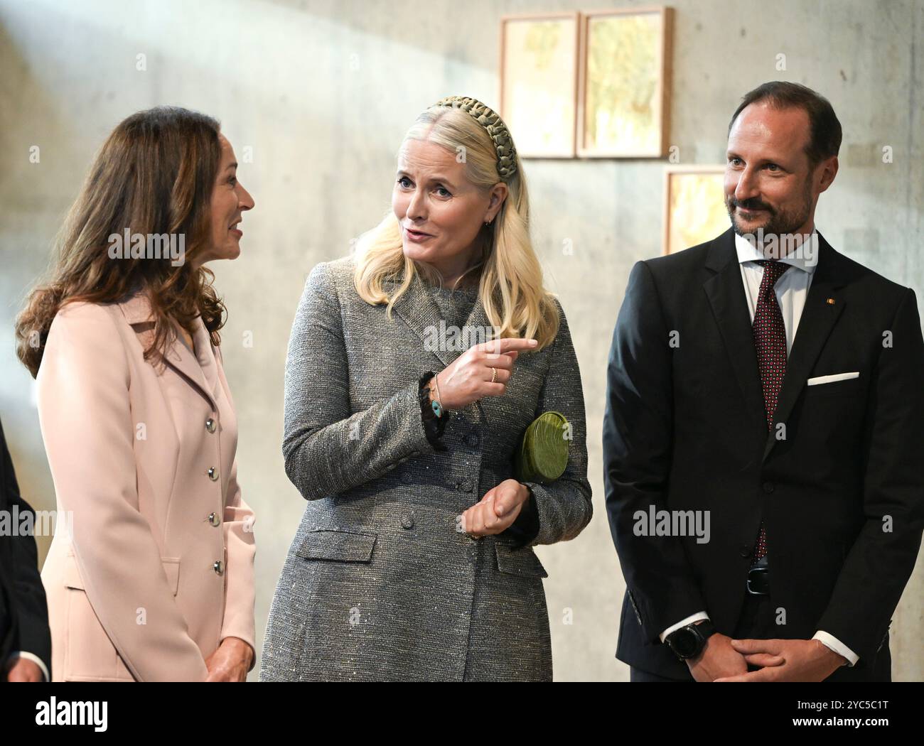 Berlin, Germany. 21st Oct, 2024. Crown Princess Mette-Marit (M) and ...