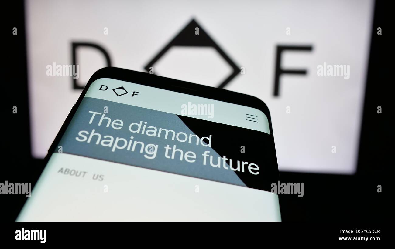 Mobile phone with website logo of US diamonds company Diamond Foundry on screen in front of ...
