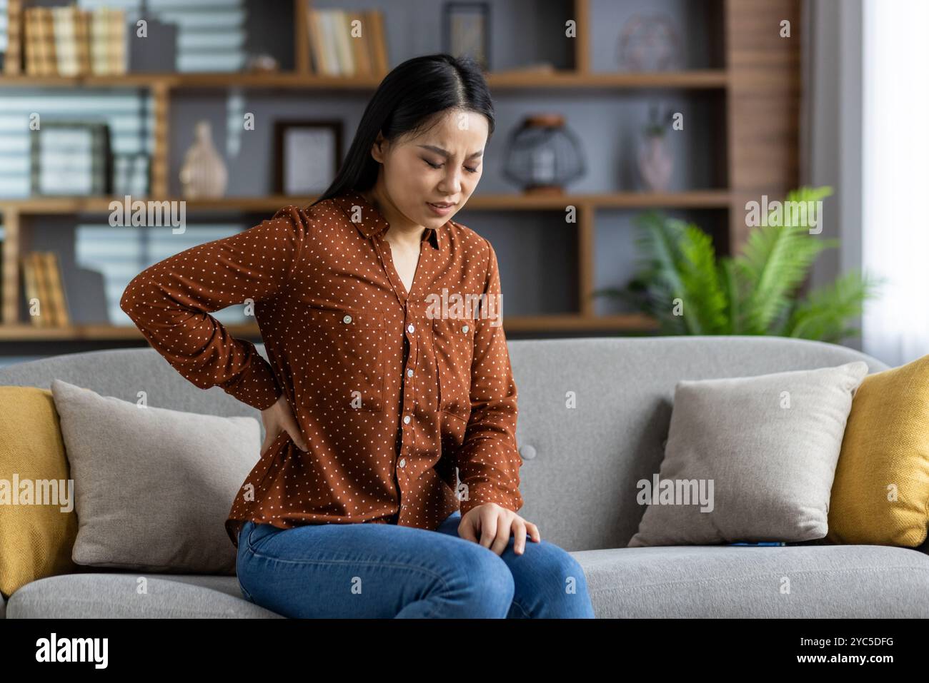 Discomfort pose hi-res stock photography and images - Alamy