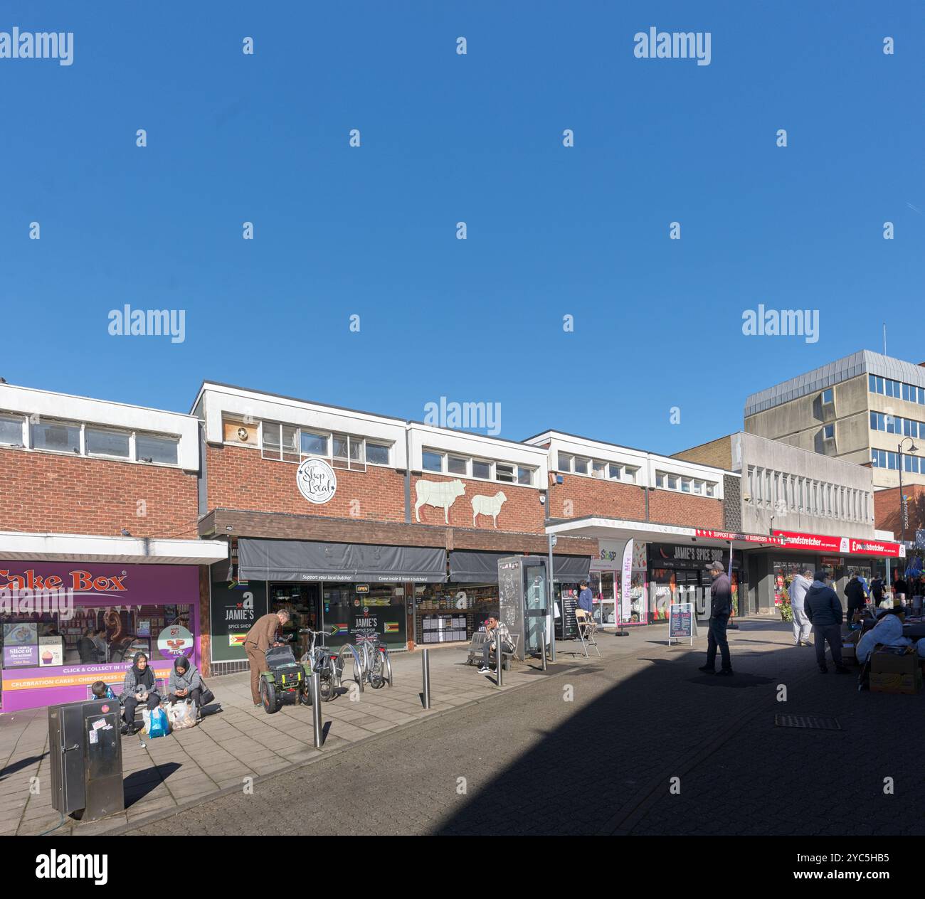 Pedestrianised shopping centre, Gold Street, Kettering, England Stock ...