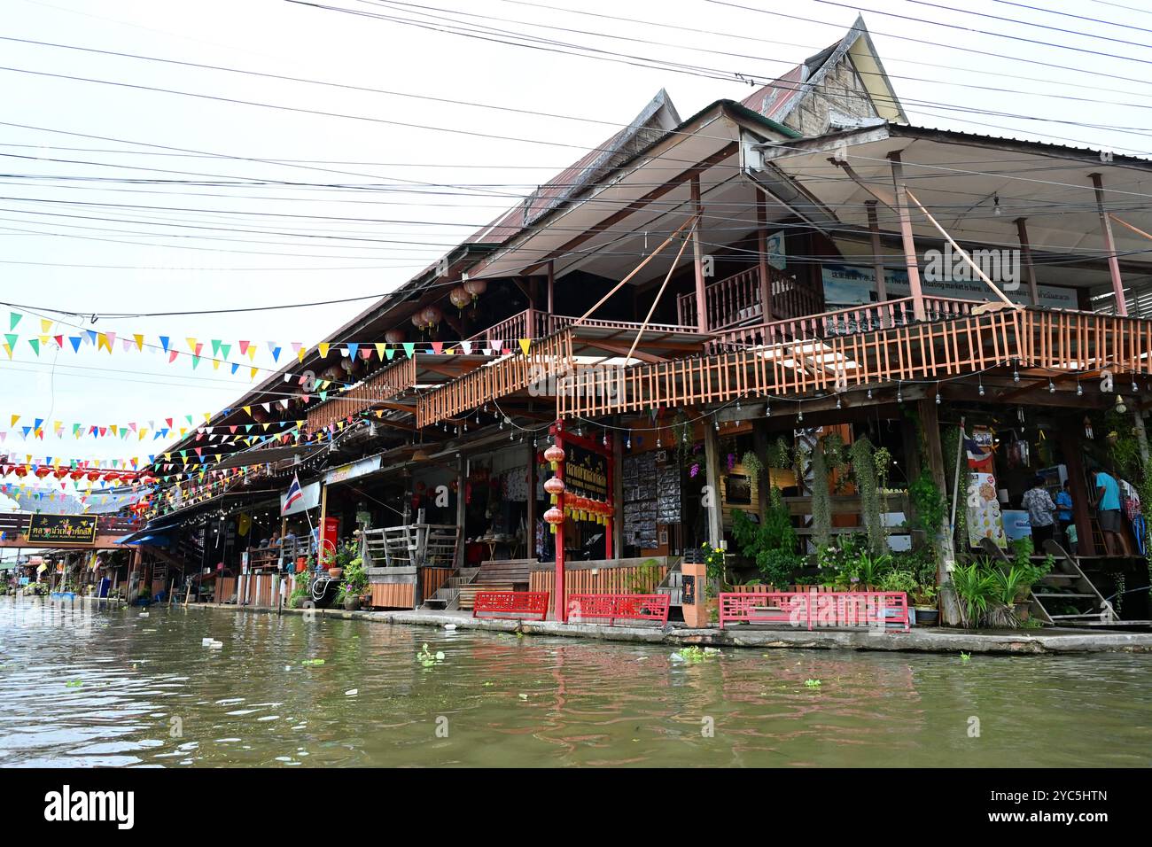 Thai shopping Centre on the side of the canal in floating market ...