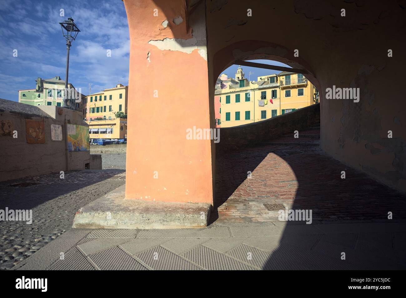 Old passageway stone arch hi-res stock photography and images - Alamy