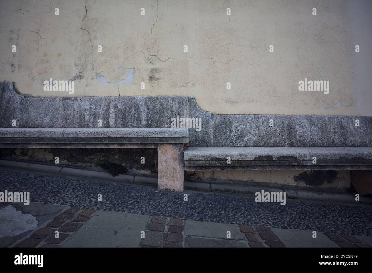 Stone benches in a wall by the edge of a promenade Stock Photo - Alamy