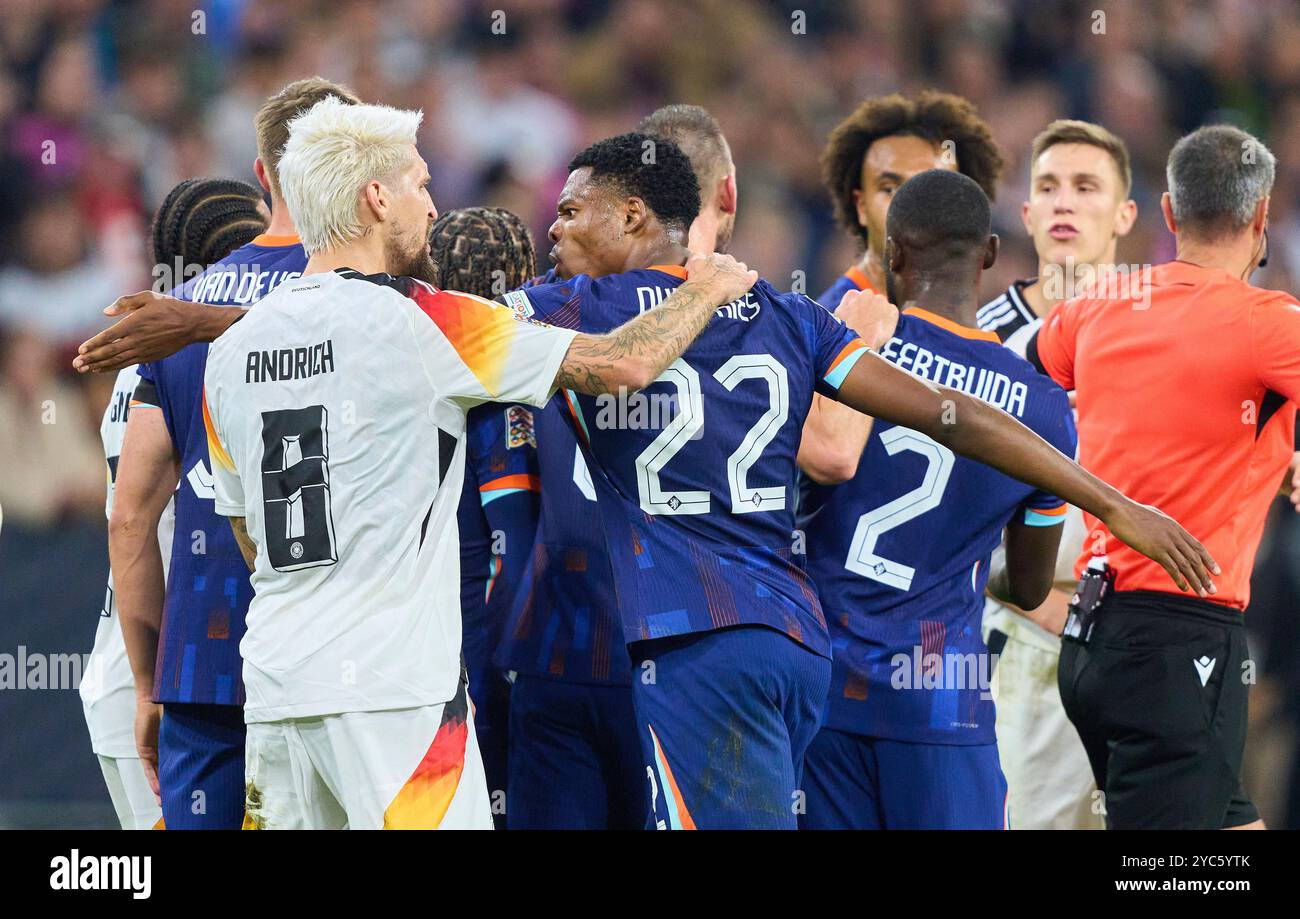 Discussions between Waldemar Anton, DFB 3 Stefan de Vrij, NL 6 with ...