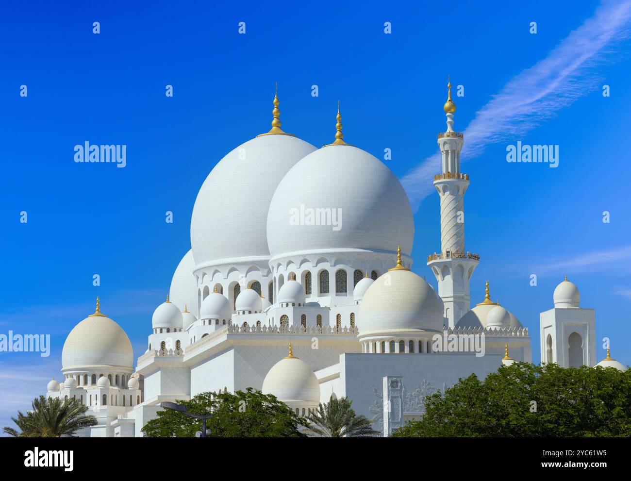 Abu Dhabi Grand Mosque, Iconic Landmark and Architectural Marvel of UAE ...