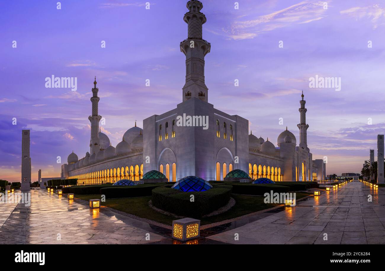 Abu Dhabi Grand Mosque, Iconic Landmark and Architectural Marvel of UAE ...