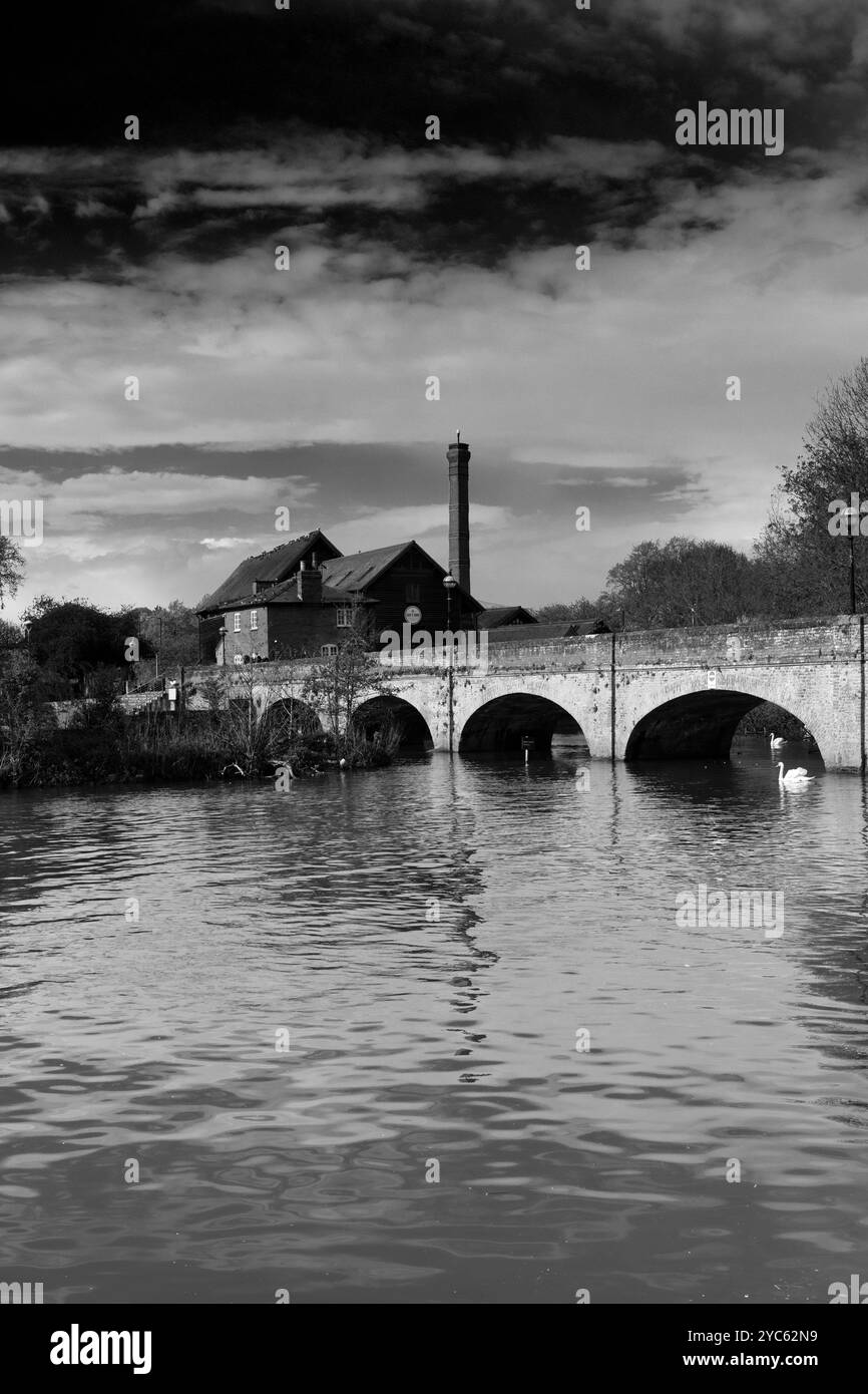 The Tramway Bridge over the River Avon, Stratford-upon-Avon town ...