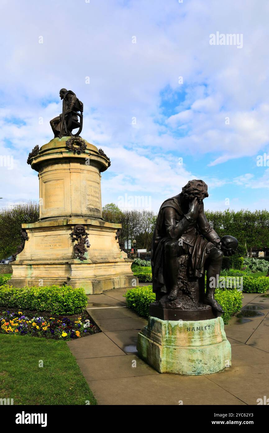 Statue of Hamlet on the Gower Memorial in Bancroft gardens, Stratford ...