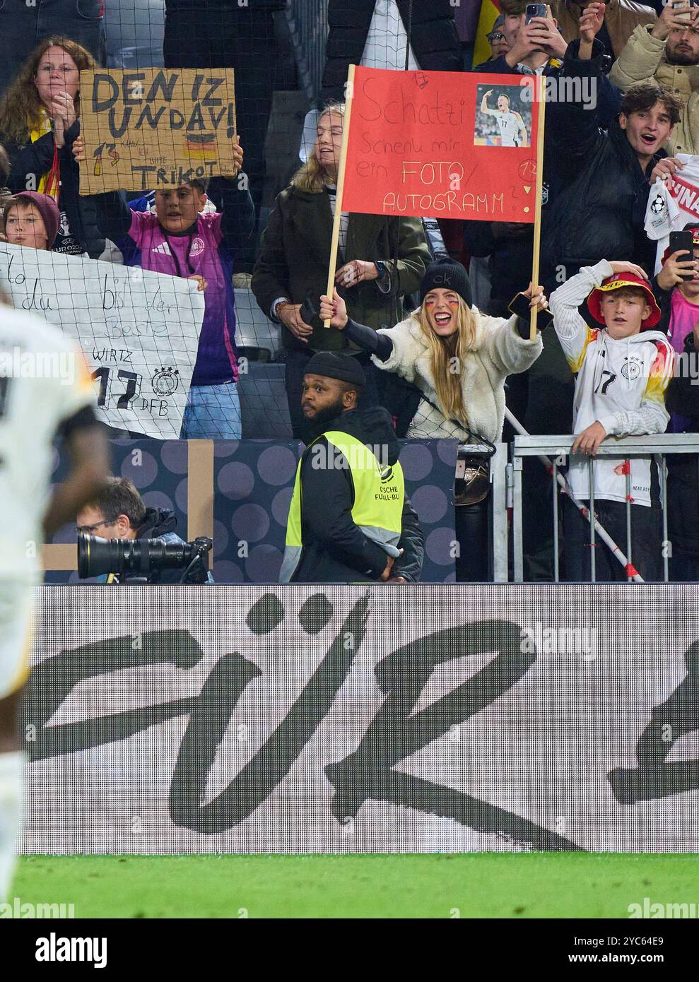 Munich, Germany. 14th Oct, 2024. DFB fans with jersey posters Florian ...