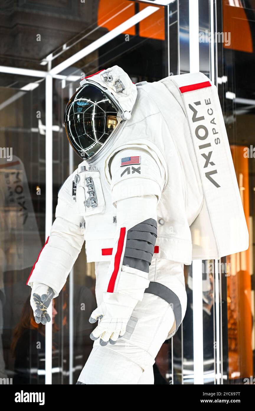 The Axiom Extravehicular Mobility Unit, AxEMU, the spacesuit designed ...