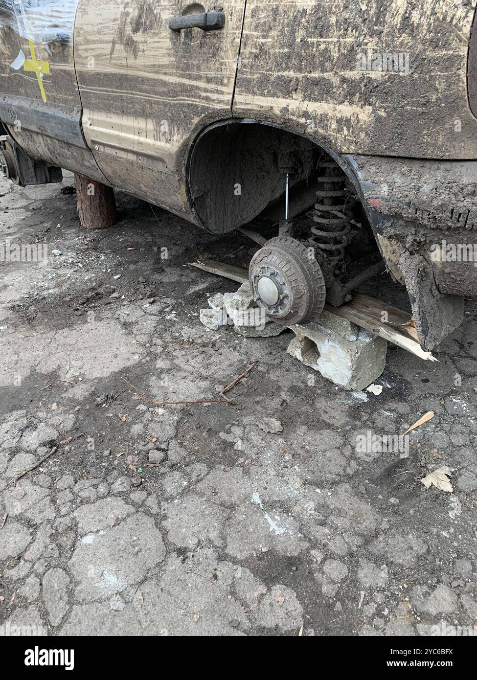 Dirty, shabby passenger car without wheels on bricks Stock Photo - Alamy