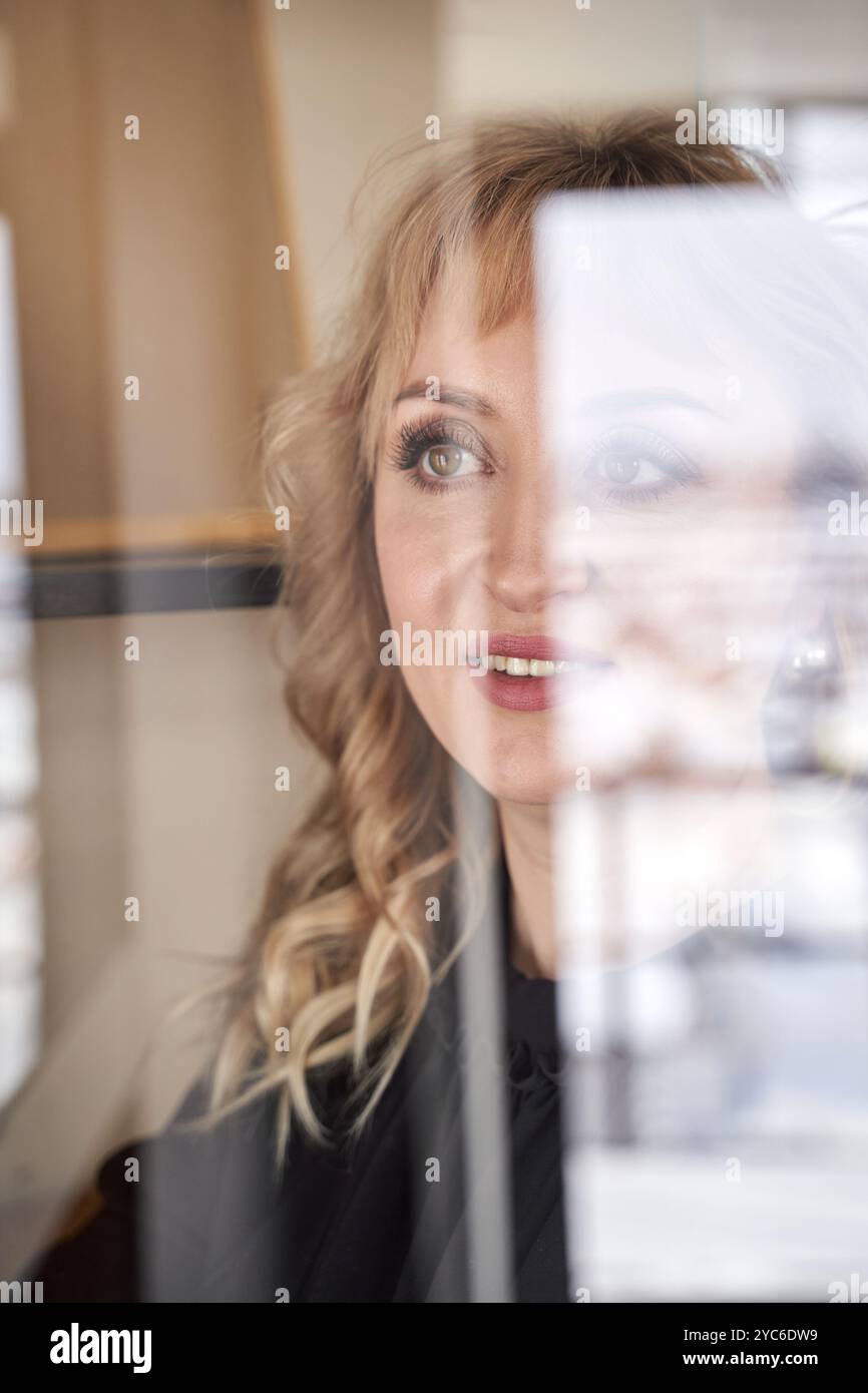 Inviting light through glass hi-res stock photography and images - Alamy