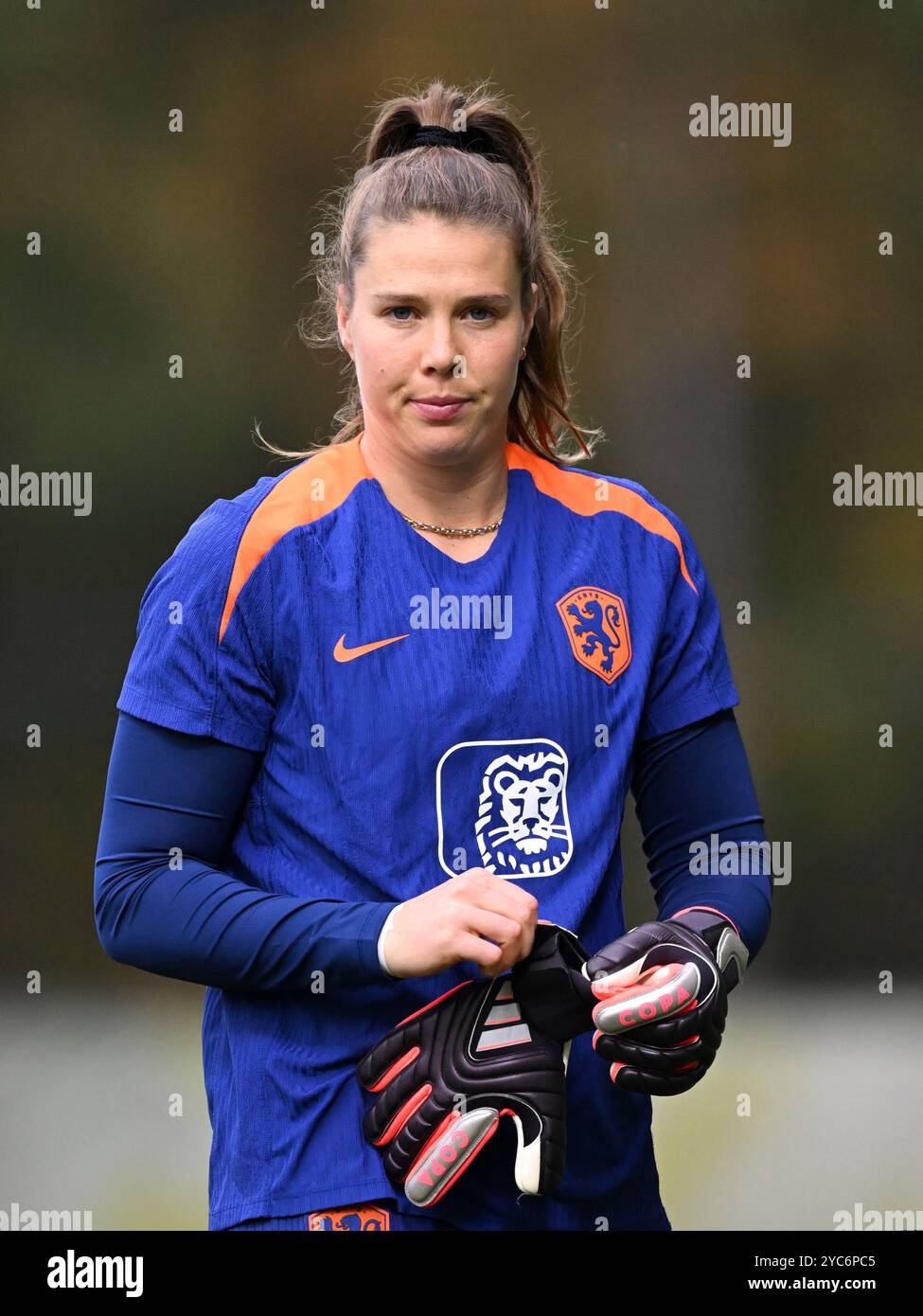 ZEIST - Holland goalkeeper Lize Kop during a training session of the ...